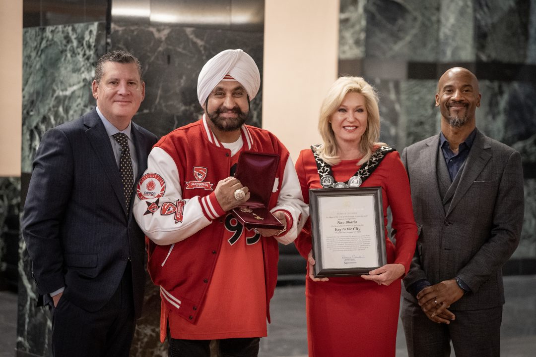 Mississauga Mayor Bonnie Crombie presents Nav Bhatia with the Key to ...