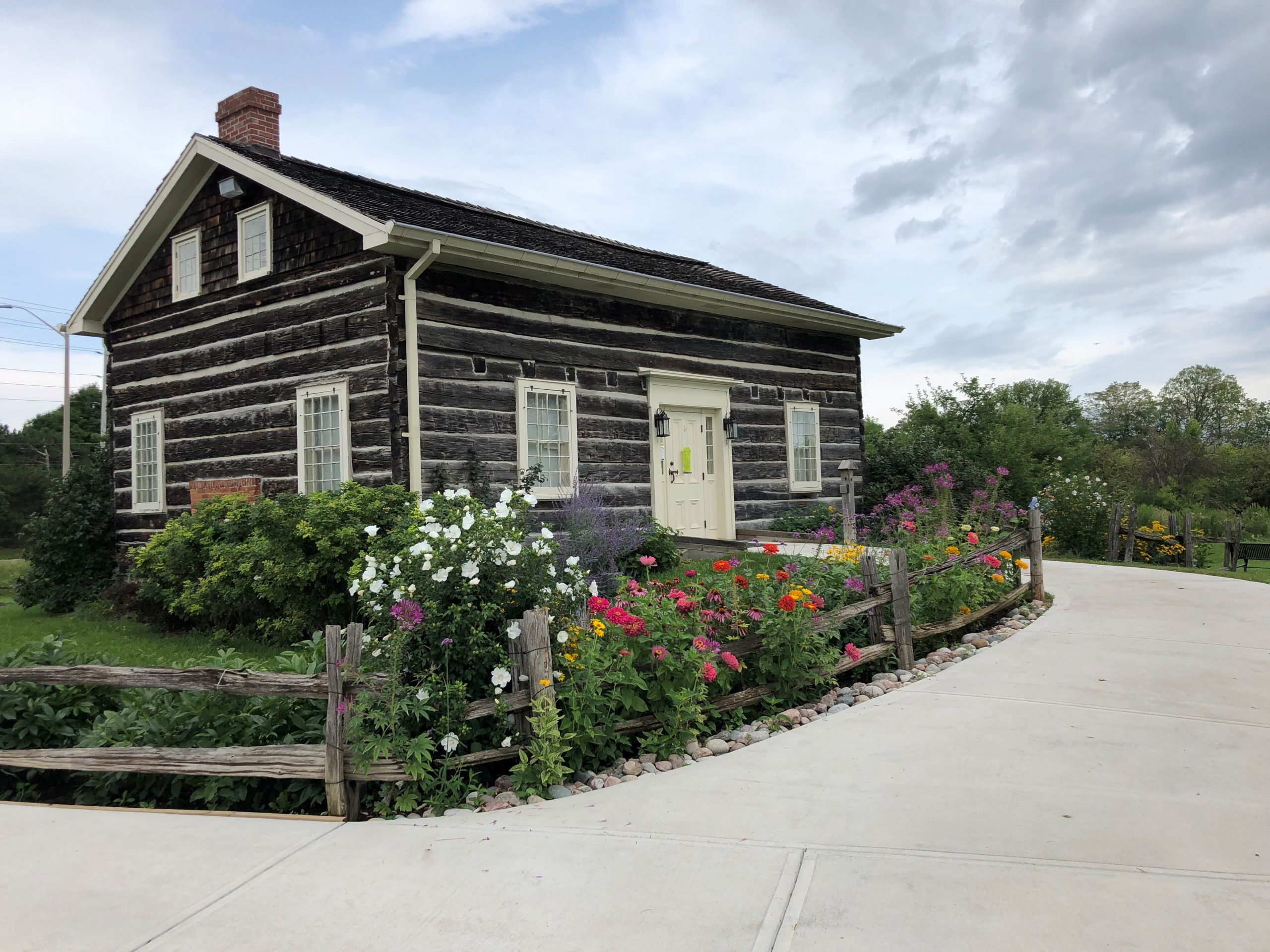 Leslie Log House – Arts and culture